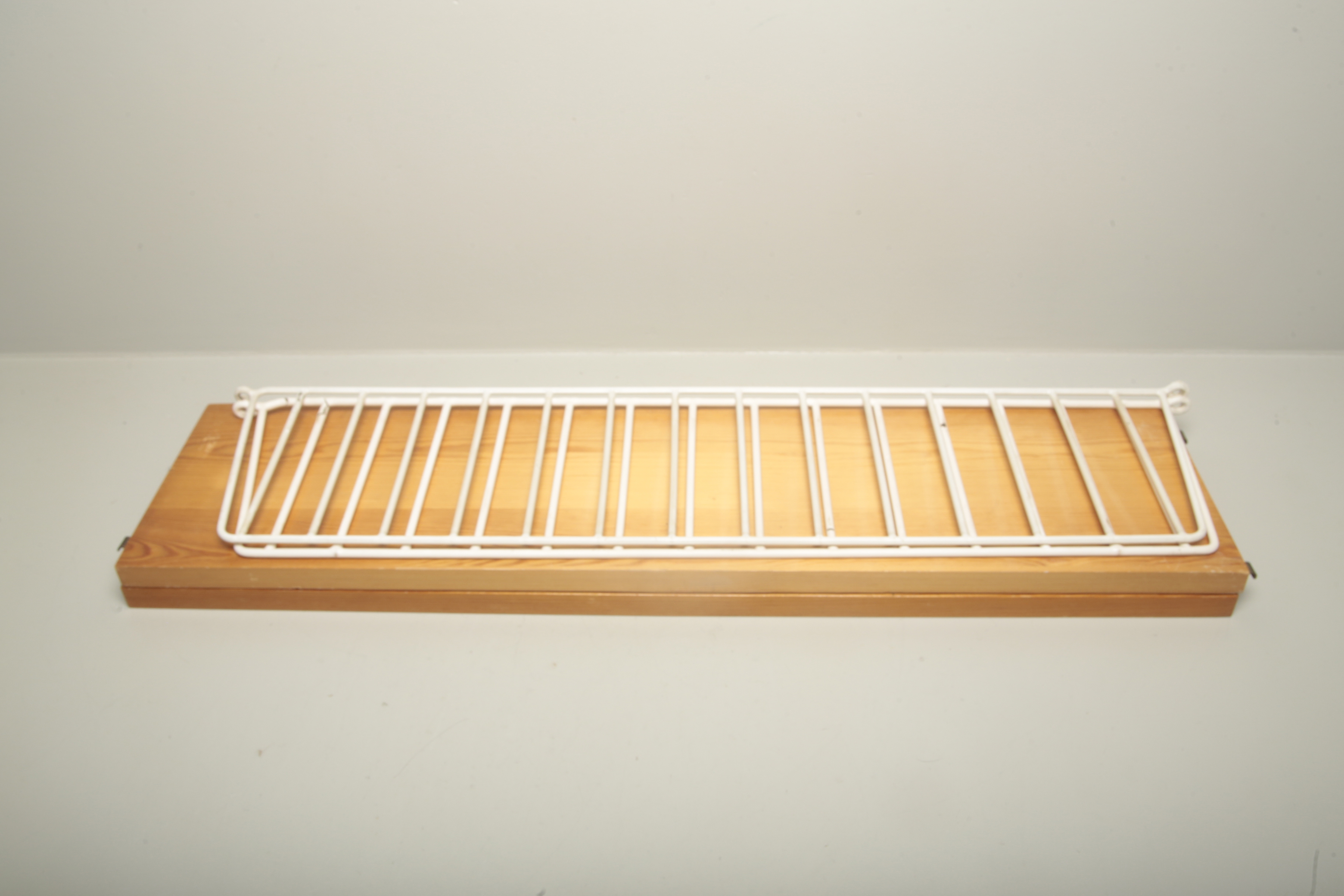 Hylla string-modell | Auktion