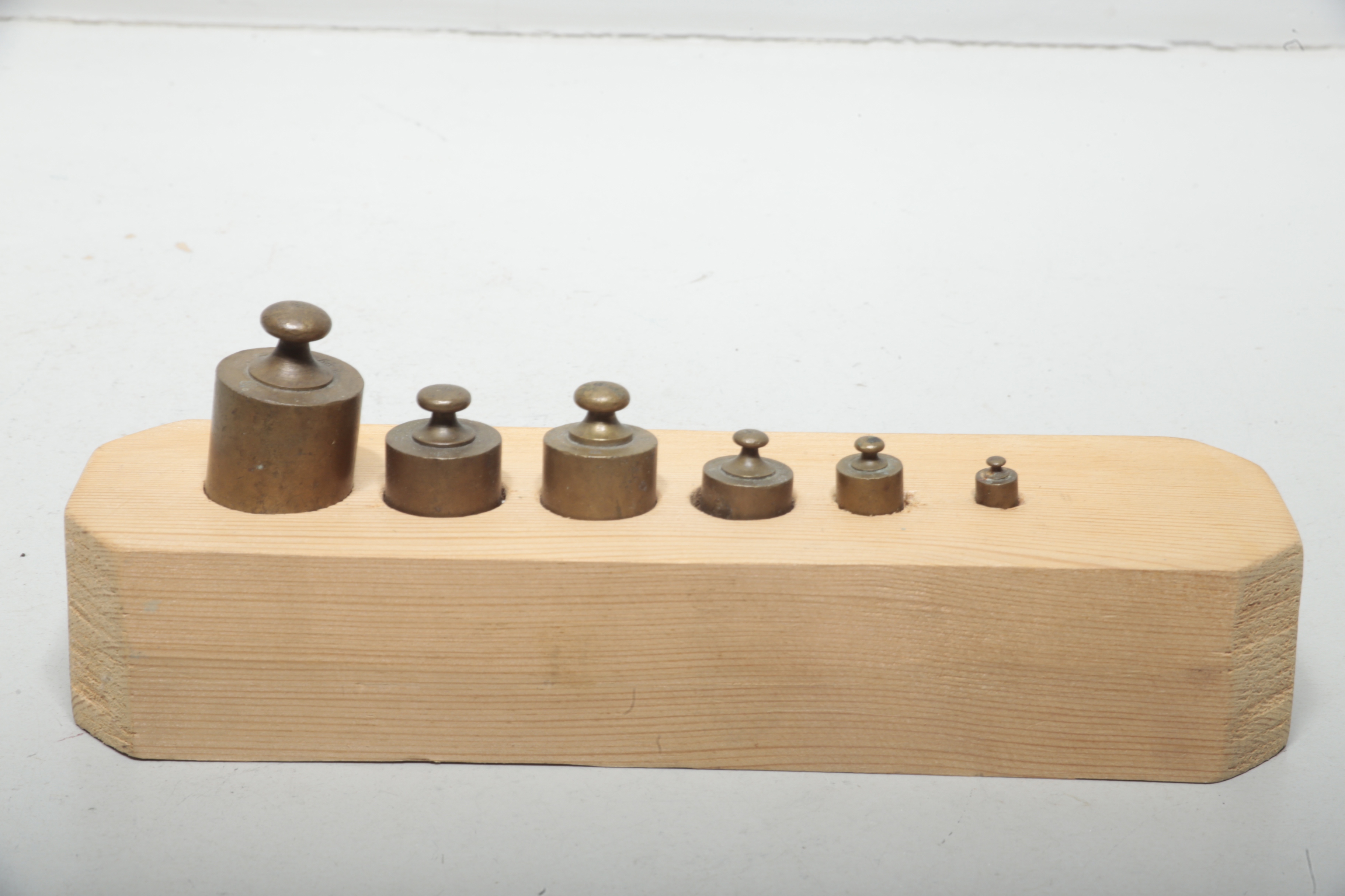 Vikter mässing, 6 stycken | Auktion